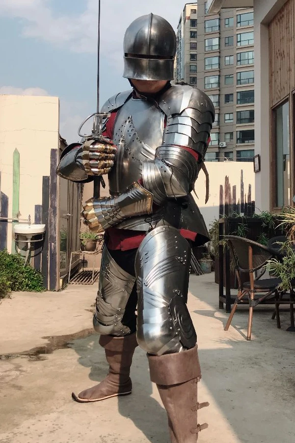 Gothic-shoulder-armor-European-medieval-armor-real-wearable-plate-armor ...