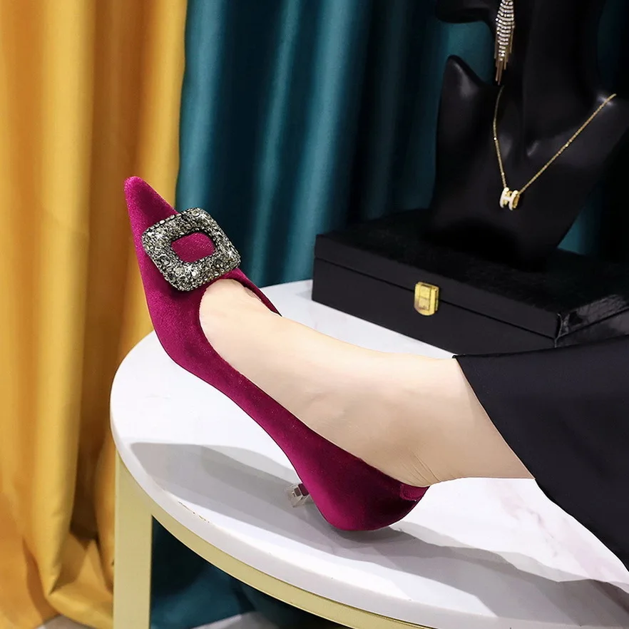 Estilo De Mujer Con Tacones Medios De Banquete Finos De Gamuza Boca ...