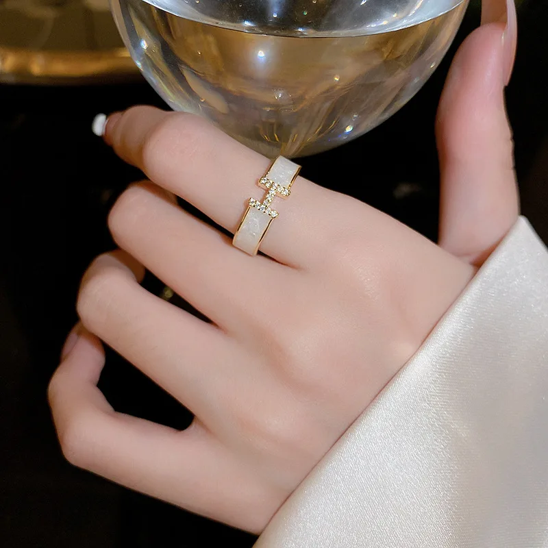 Franse-Elegante-Mode-Sieraden-Vergulde-Letter-Ring-Voor-Vrouwen ...