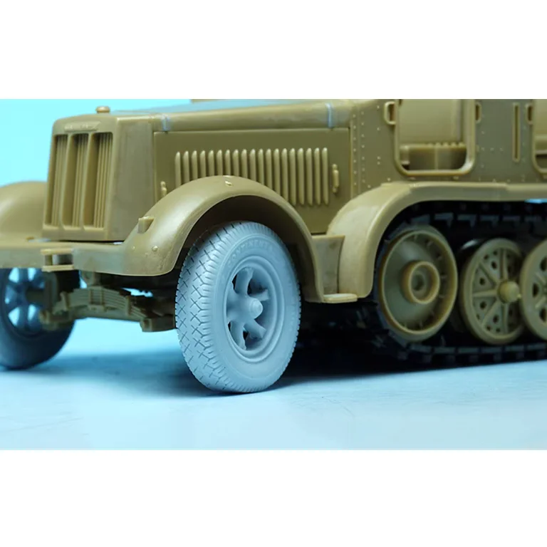 M213-1-35-Resin-Wheels-for-Sd-kfz-7-Unpainted-Unassambled.png
