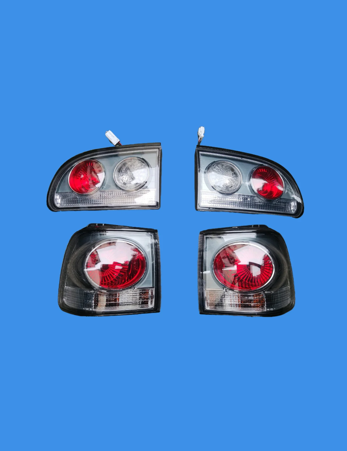 Deli-card-L400-taillights-Space-Gear-models-are-installed-in-a-set-of-4 ...