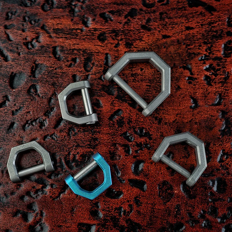 High-Quality-Titanium-Car-Keychain-Key-Ring-Rotating-Horseshoe-Buckle ...