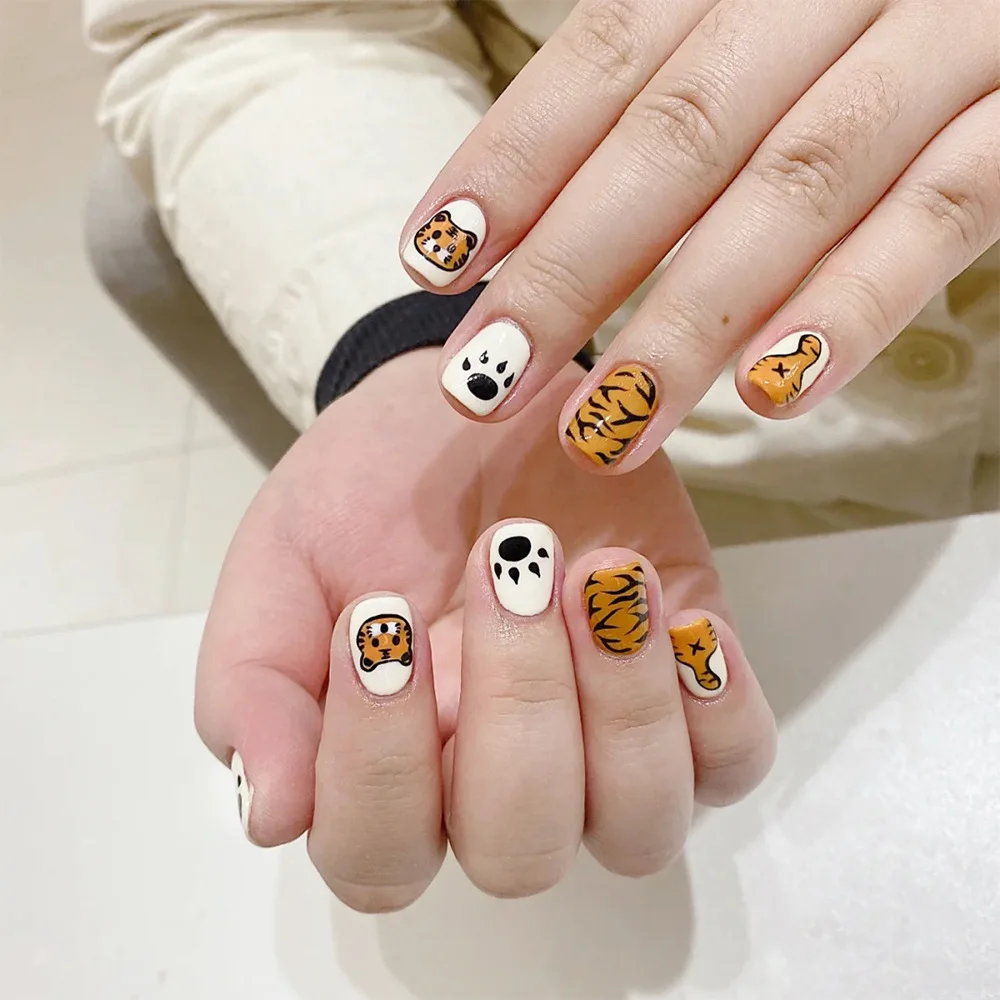 Tigger Nail Art