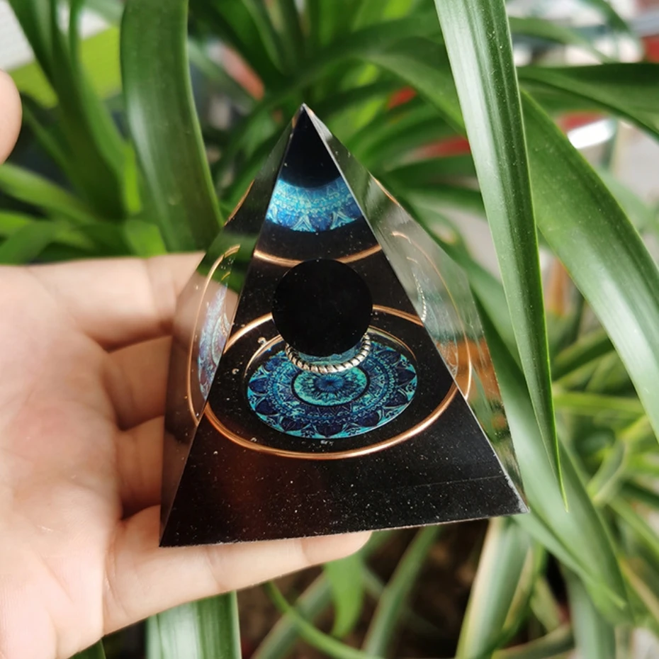 Obsidian-Crystal-Energy-Generator-Orgonite-Pyramid-crystals-Peridot ...