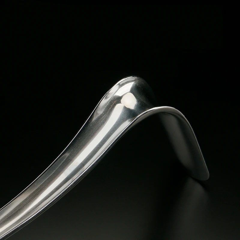 Ophthalmic microsurgical forceps with double eyelid platform and ...