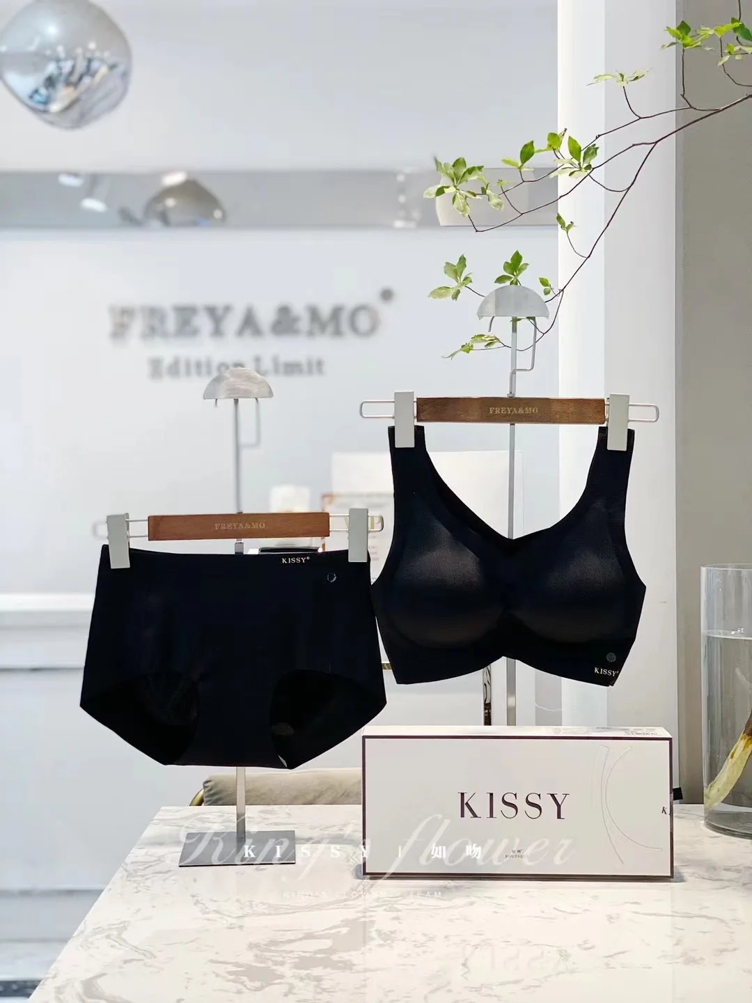 Kiss-y-sports-bra-such-as-kiss-zero-binding-no-trace-no-steel-ring ...