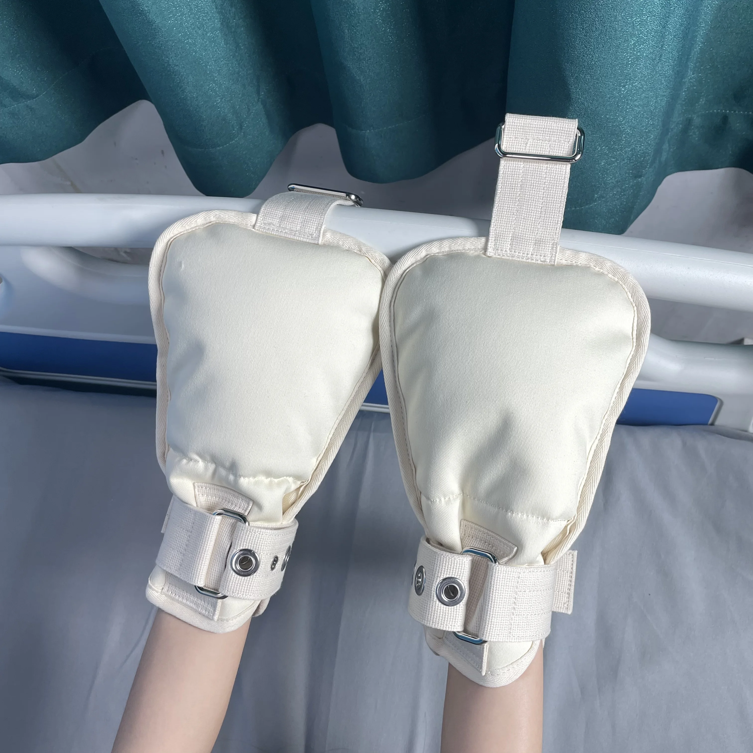 Medical Restraint Mittens with Magnetic Lock Adjustable Safety Gloves ...