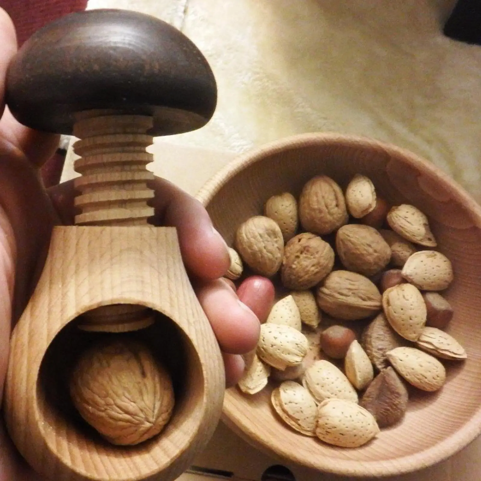 Wooden Nutcracker Tool Handheld Mushroom-Shaped Walnut Cracker ...