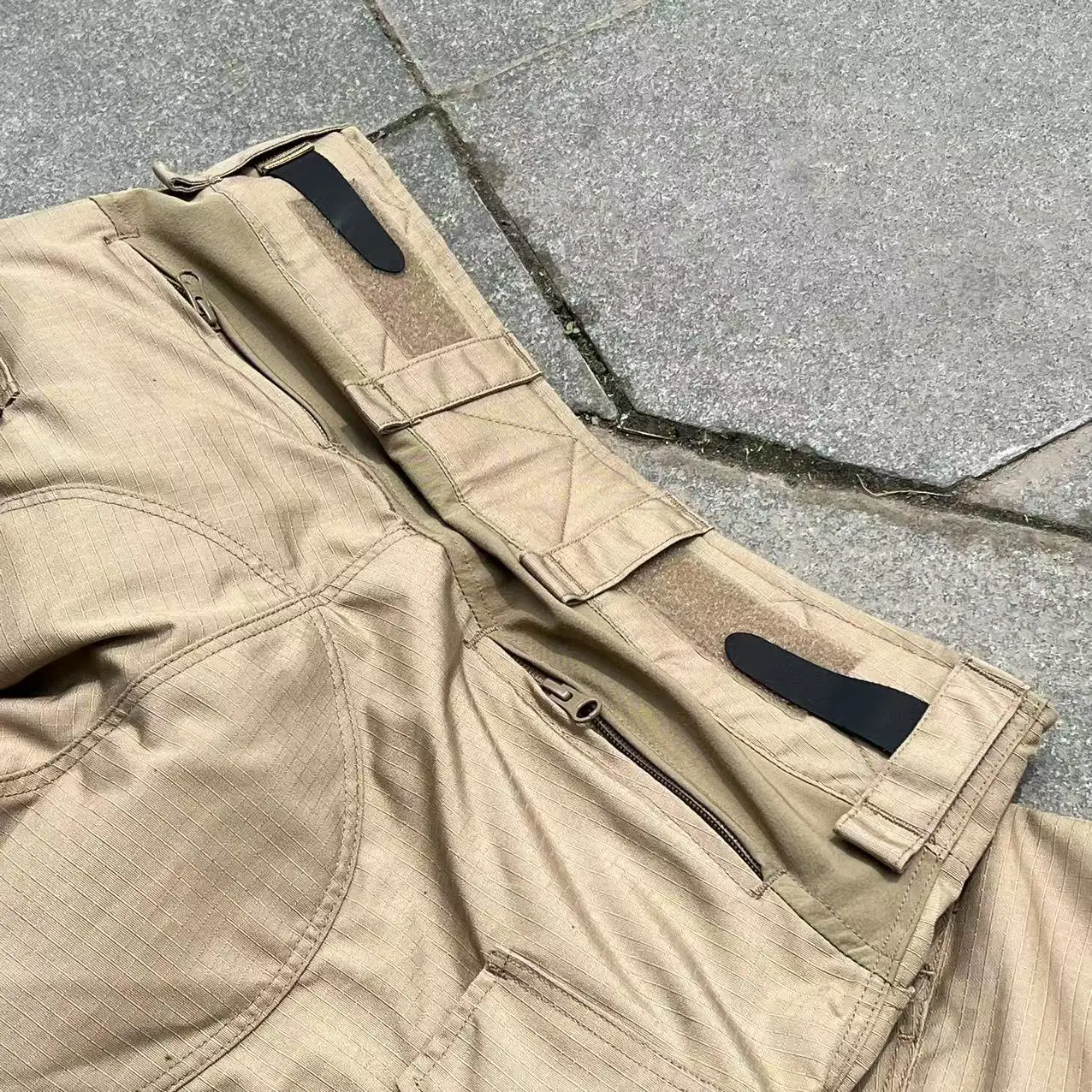Khaki combat pants in khaki color, scratch resistant and durable ...