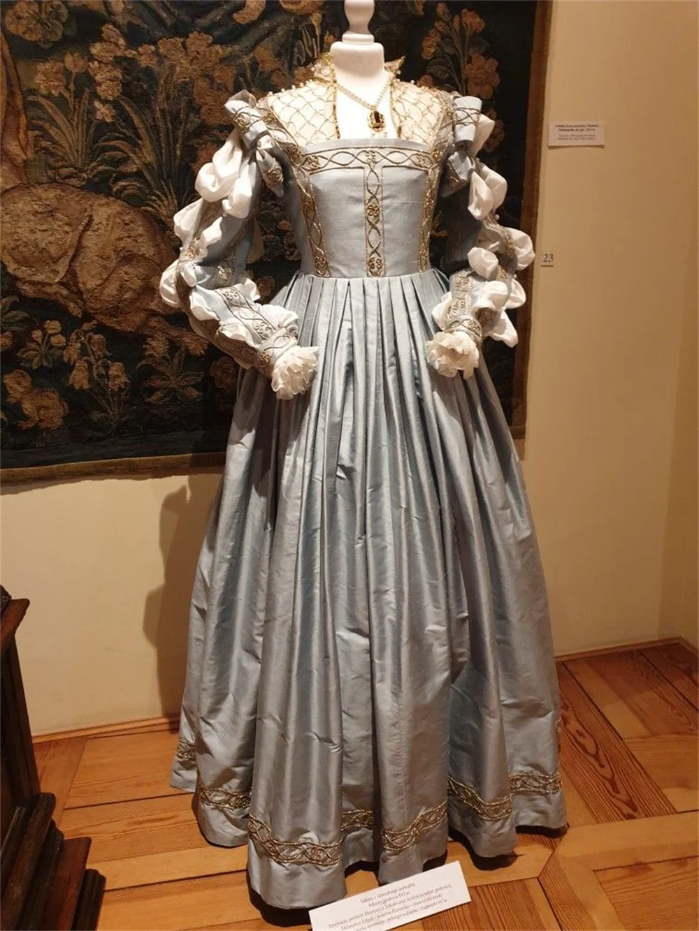 Historical-15th-16th-Century-Italian-Renaissance-Dress-Borgia-Costume ...