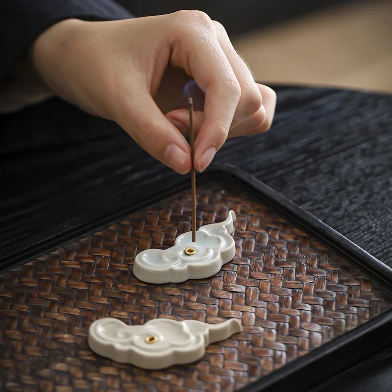 Chinese-style-retro-aromatic-diffuser-with-small-cloud-incense-holder ...