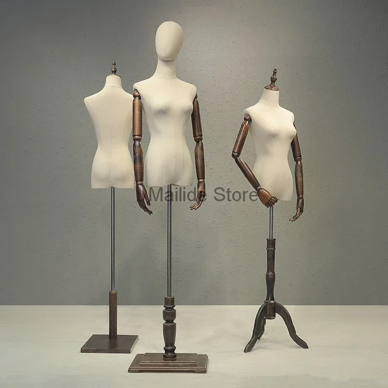 Maniqu-es-n-rdicos-para-mujer-tienda-de-ropa-para-adultos-maniqu-con ...