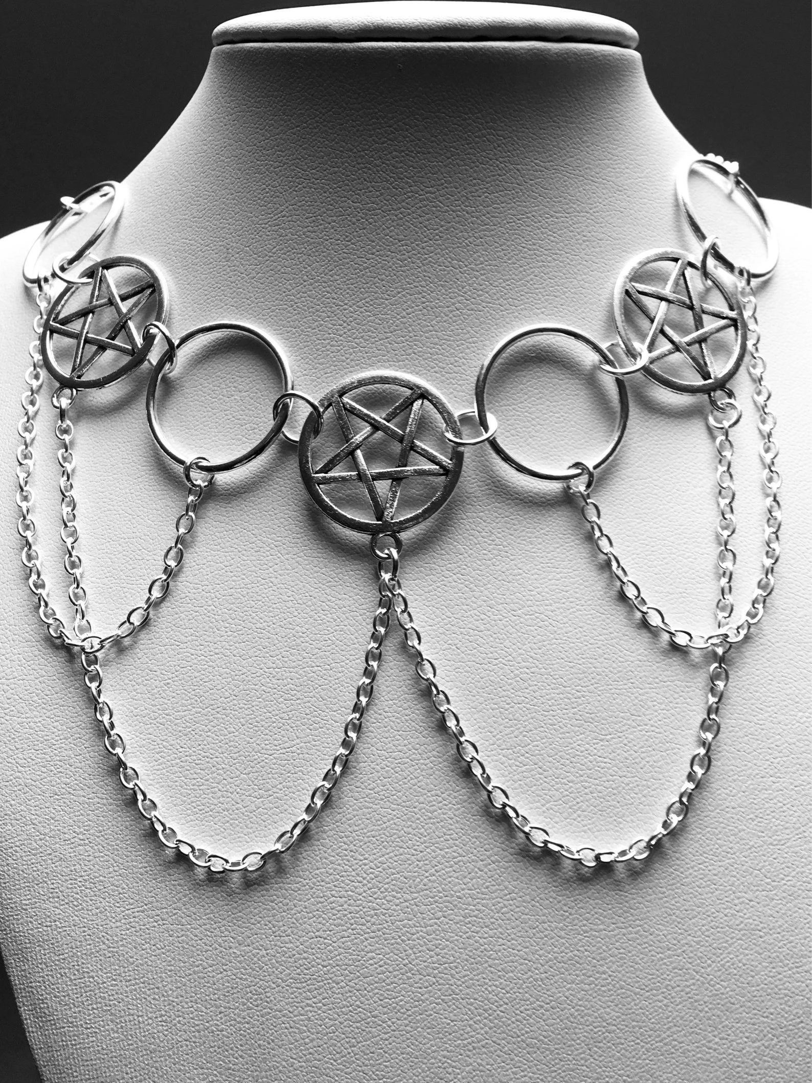 Inverted pentagram and chain necklace