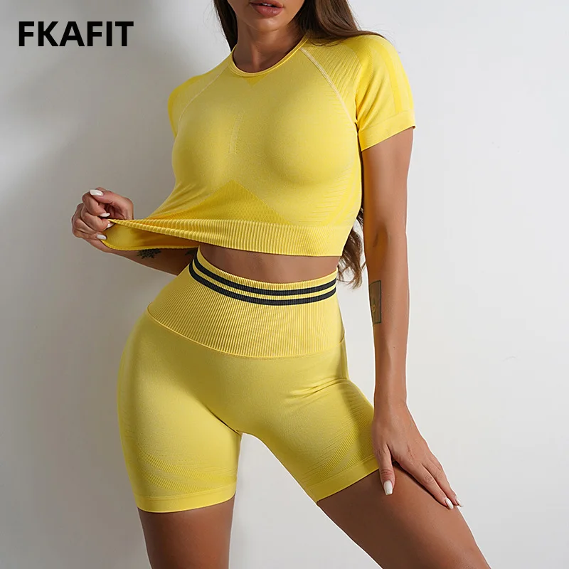 Seamless-Yoga-Set-Gym-Suits-Short-Sleeve-Crop-Top-High-Wiast-Shorts-2-Pieces-Set-Running.jpg
