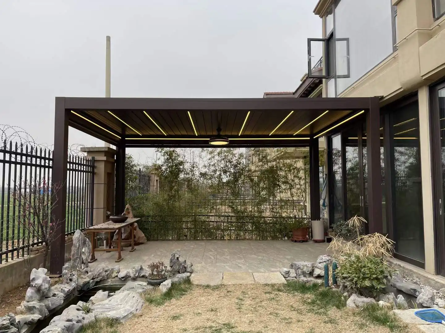 Easily-Assembled-Opening-Roof-Motorised-Pergola-Louver-with-LED-Strip ...