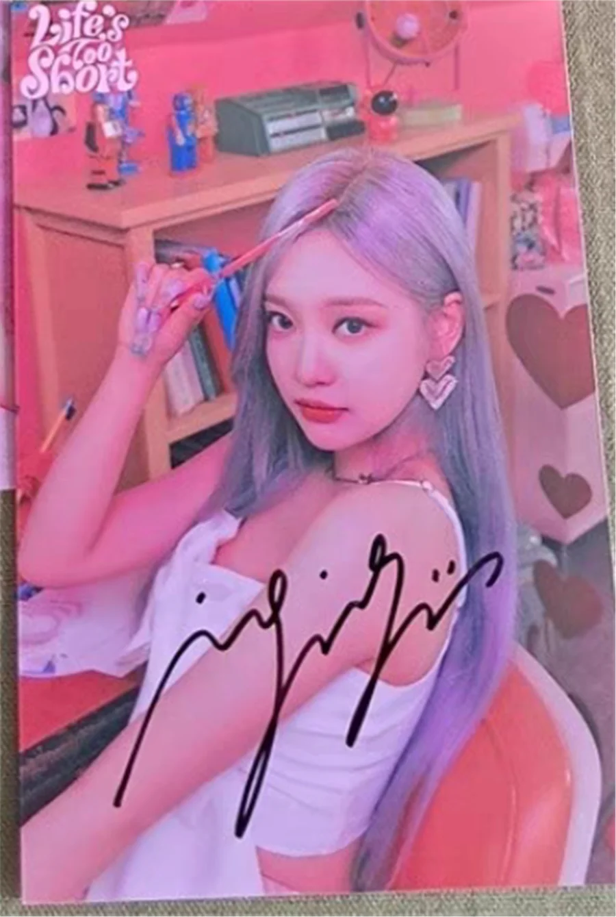 Signed-Photo-Vivian-Ning-NingNing-Hand-Autogtaphed-Photocard.png