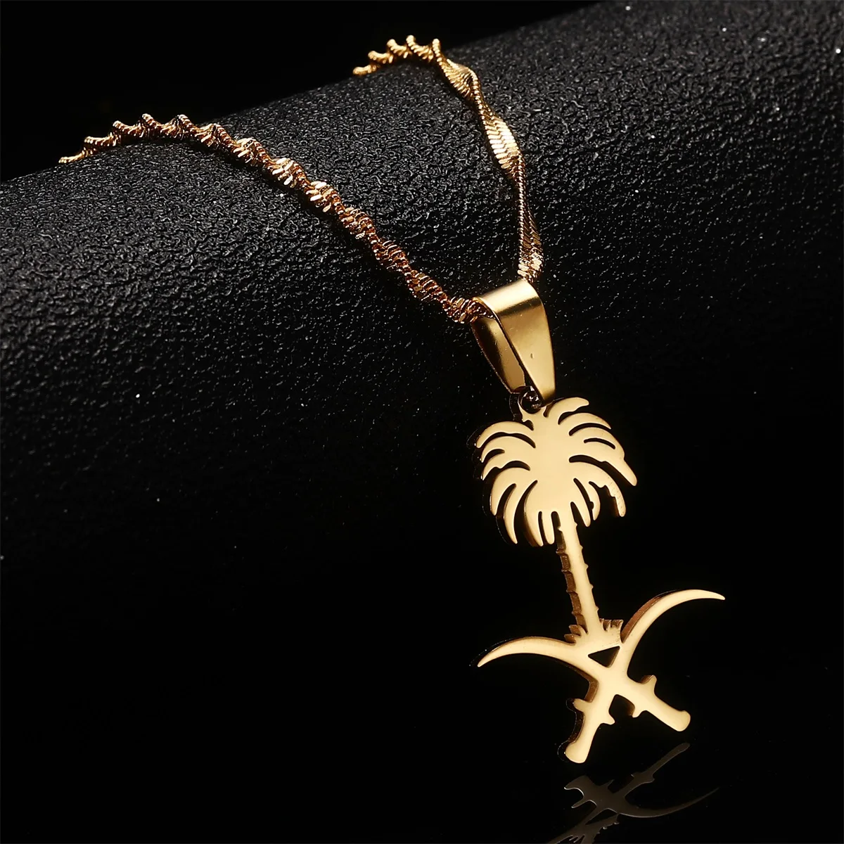 Saudi-Arabia-Symbol-Pendant-Necklace-Kingdom-of-Saudi-Arabia-Jewelry.jpg