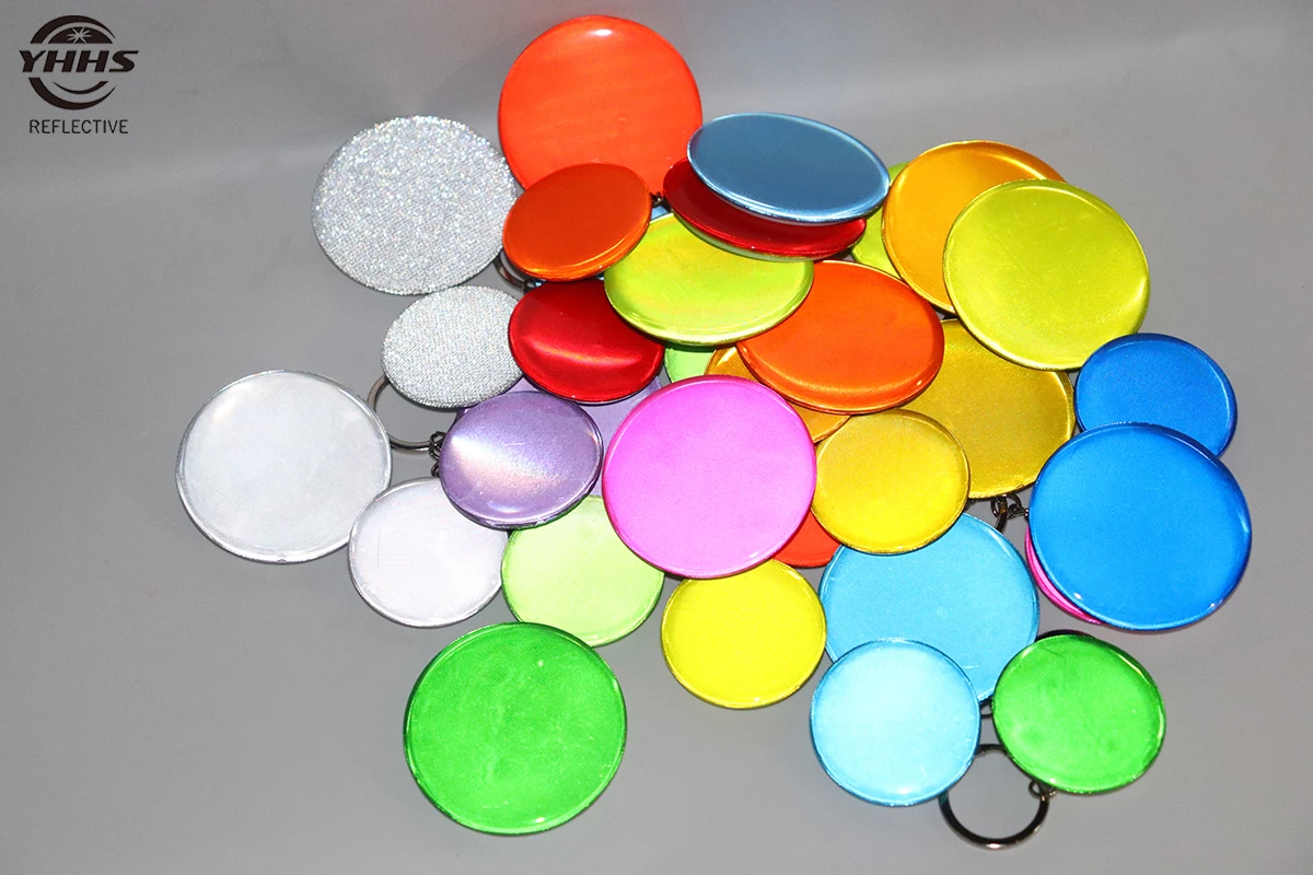 New-High-Visibility-PVC-Keychain-Plastic-Reflective-Tinplate-Badge-For ...