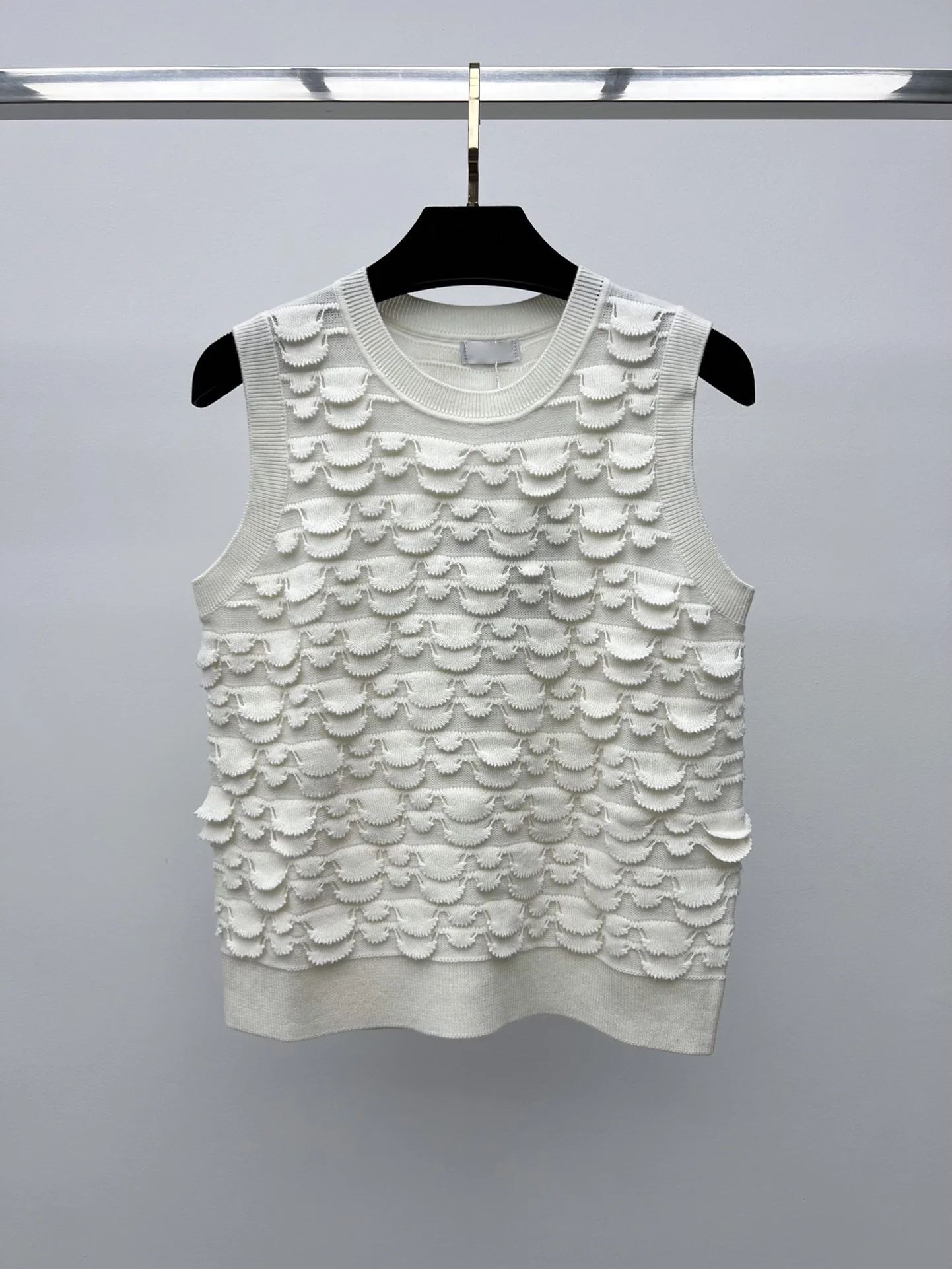 New-three-dimensional-scale-knit-vest-round-neck-sleeveless-slim-fit ...
