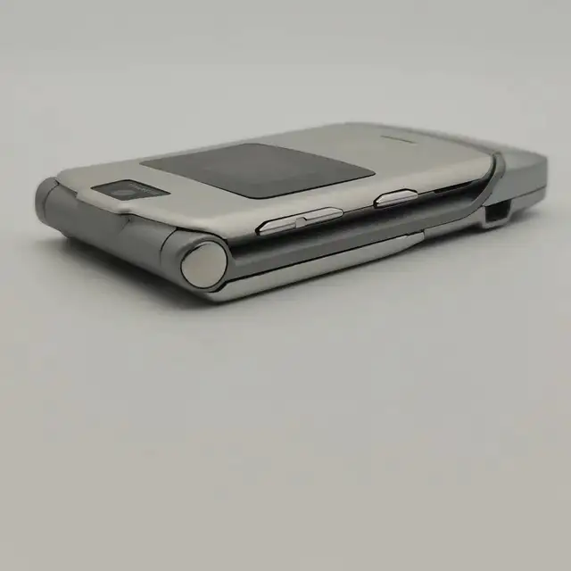 Motorola RAZR V3 -Original Unlocked 2.2 inches GSM 850 / 900 / 1800 ...