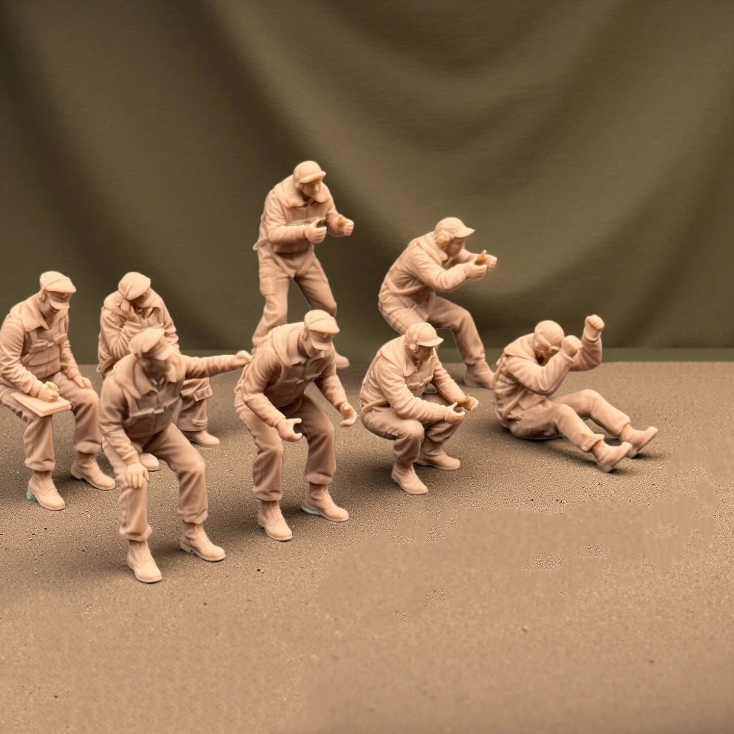 1/48 1/72 Scale WW2 US Bomber Airmen in Action 8 Figures Model Kit ...