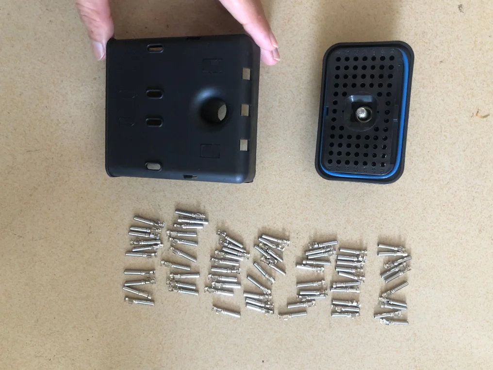 Construction-Machinery-Parts-70-Pin-Plug-Assembly-160-7689-Controller ...