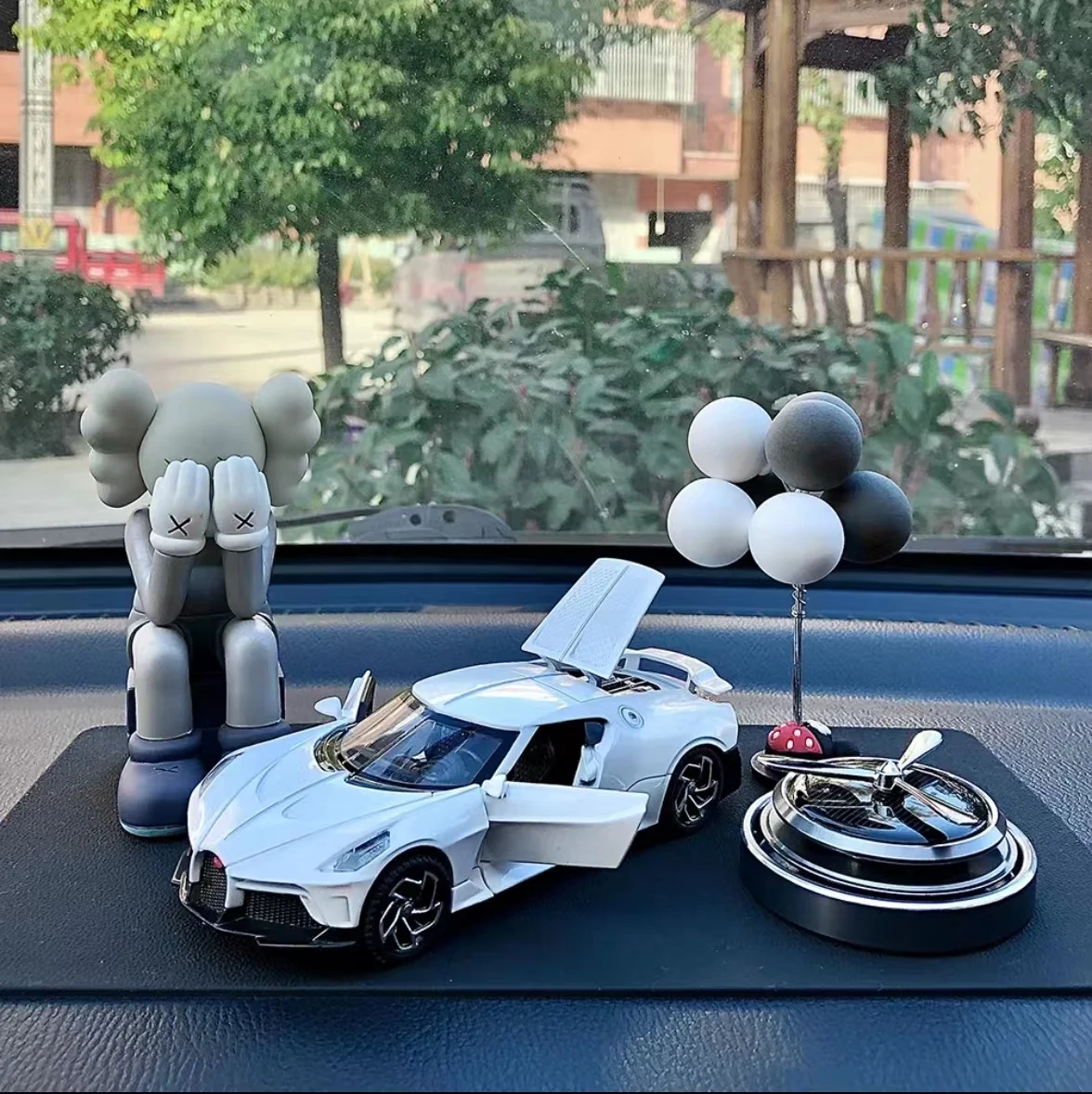 Car Decoration Figure Balloon Auto Interior Dashboard Car Accessories ...