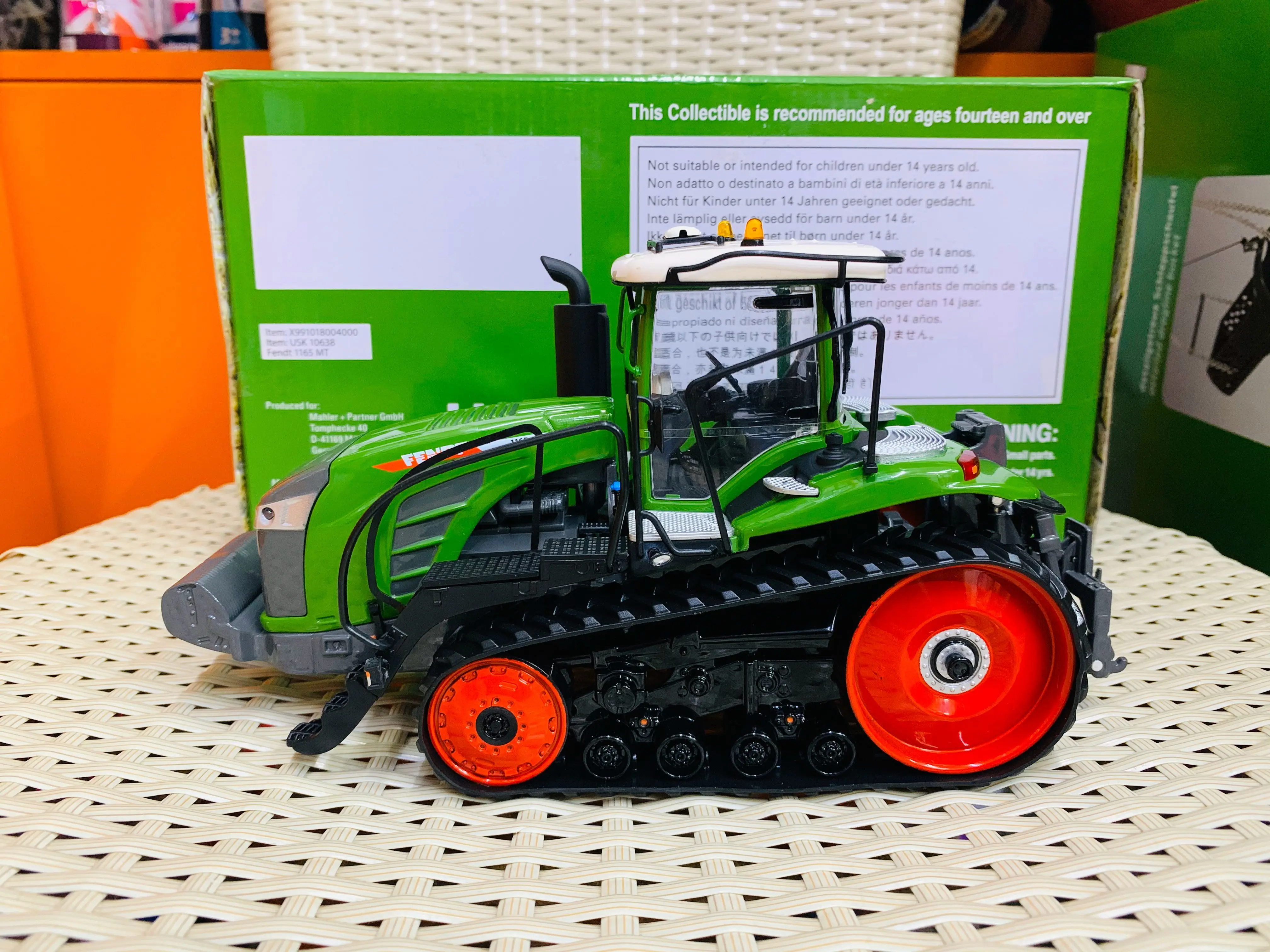 USK Scalemodels Fendt 1165 MT 1:32 Scale Model Tractor with LED Lights ...