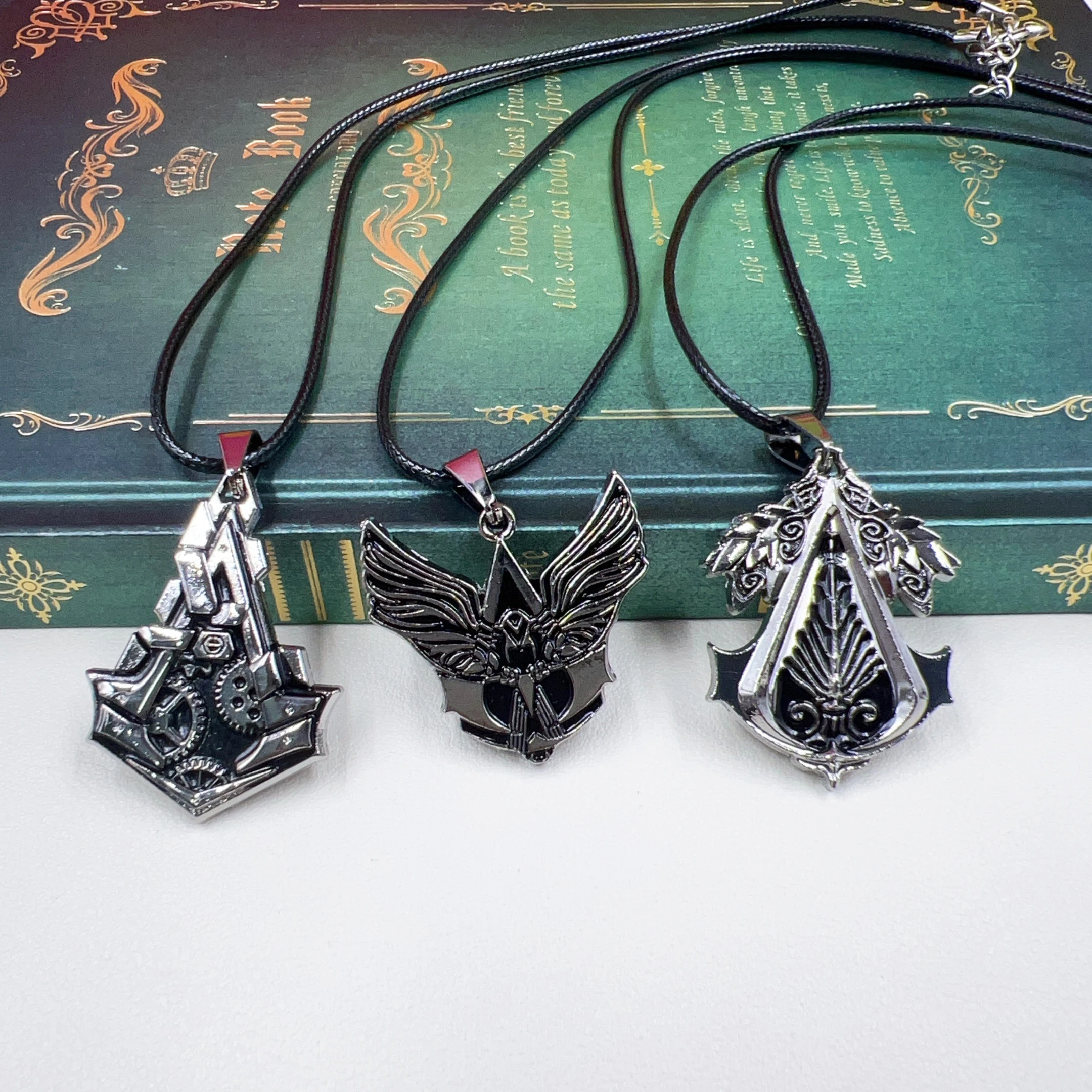 Hot Game AC Assassin Logo Pendant Necklace for Fans Spartan Spear of ...