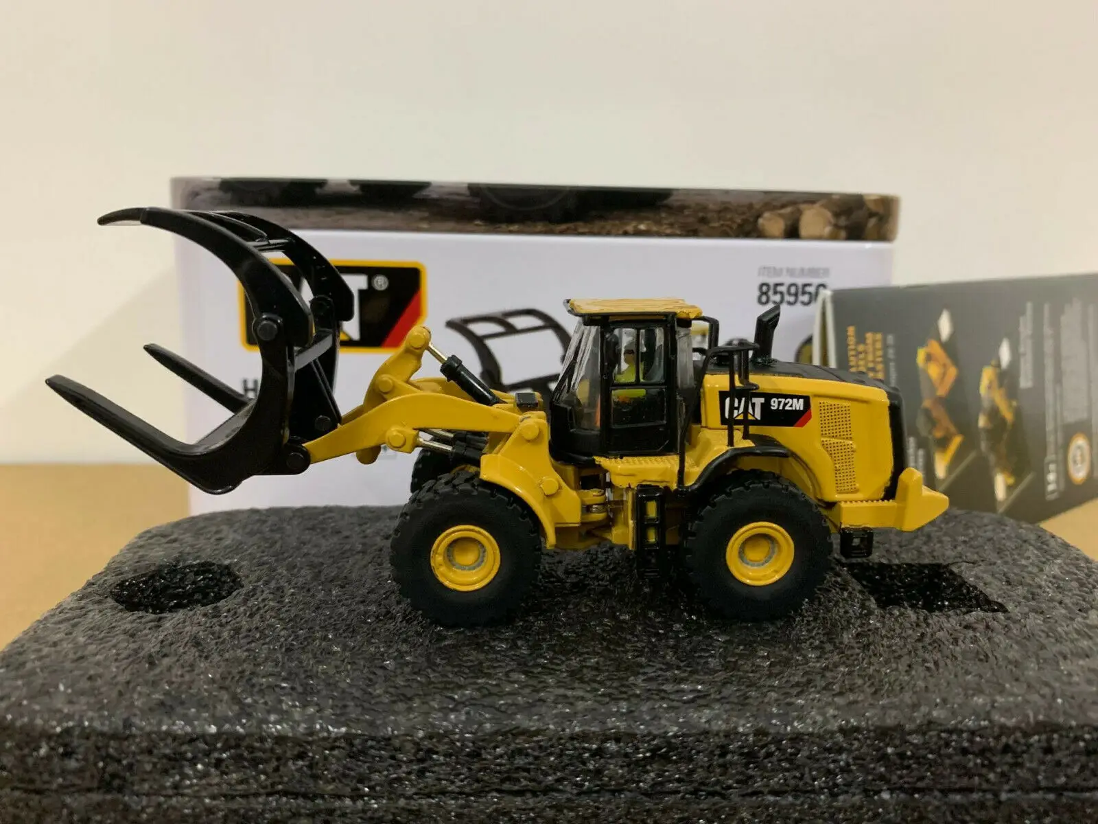 Caterpillar Cat 972M Carregadeira De Rodas Com Log Fork 1/87 HO Escala ...
