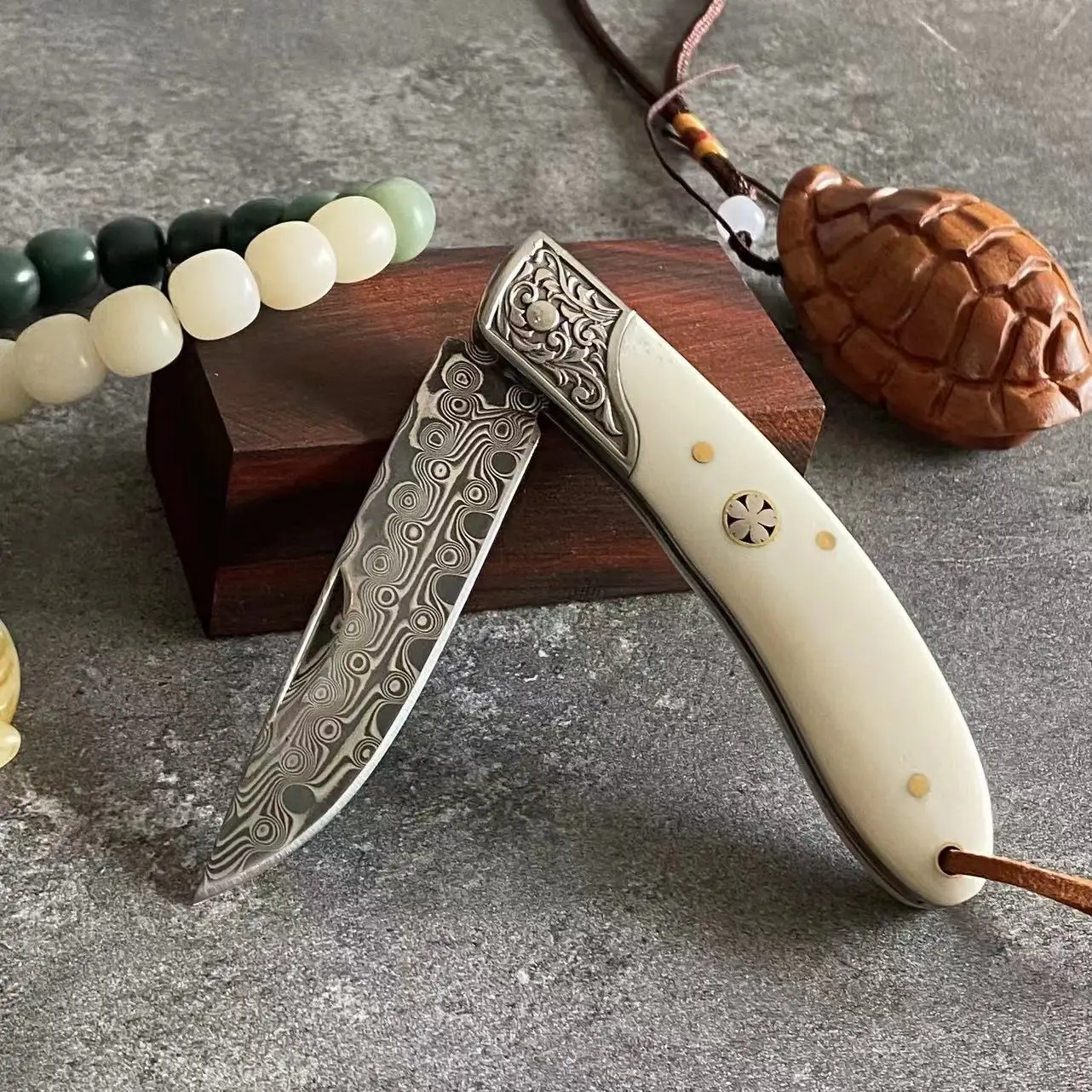 White-Ox-Bone-Handle-High-Hardness-Folding-Knives-Damascus-VG10-Steel ...