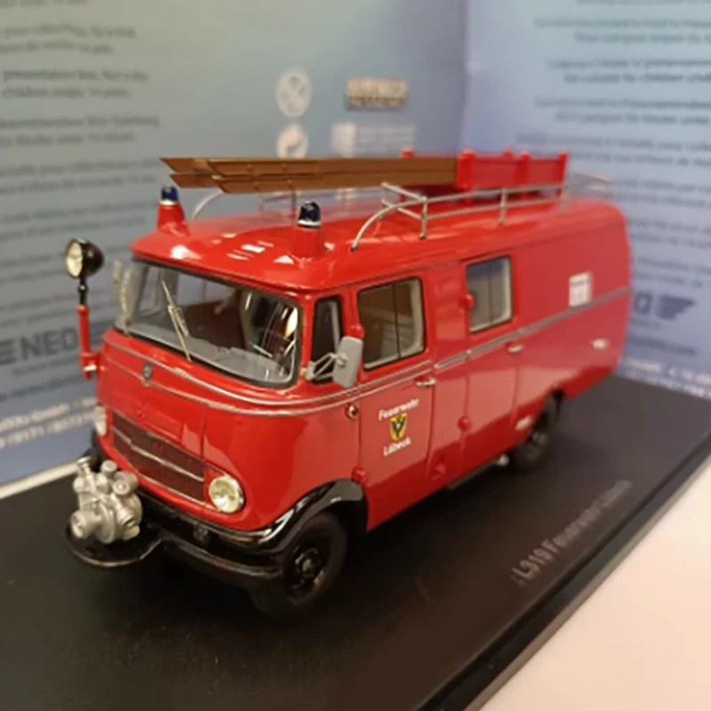 Neo 1:43 Scale Firefighting Ladder Alloy Fire Truck Model L319 ...