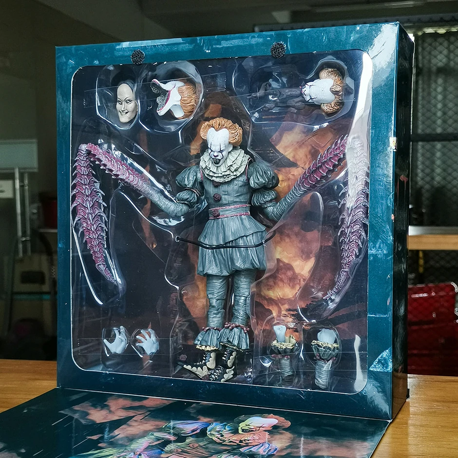 Neca-Pennywise-dancclown-PVC.jpg