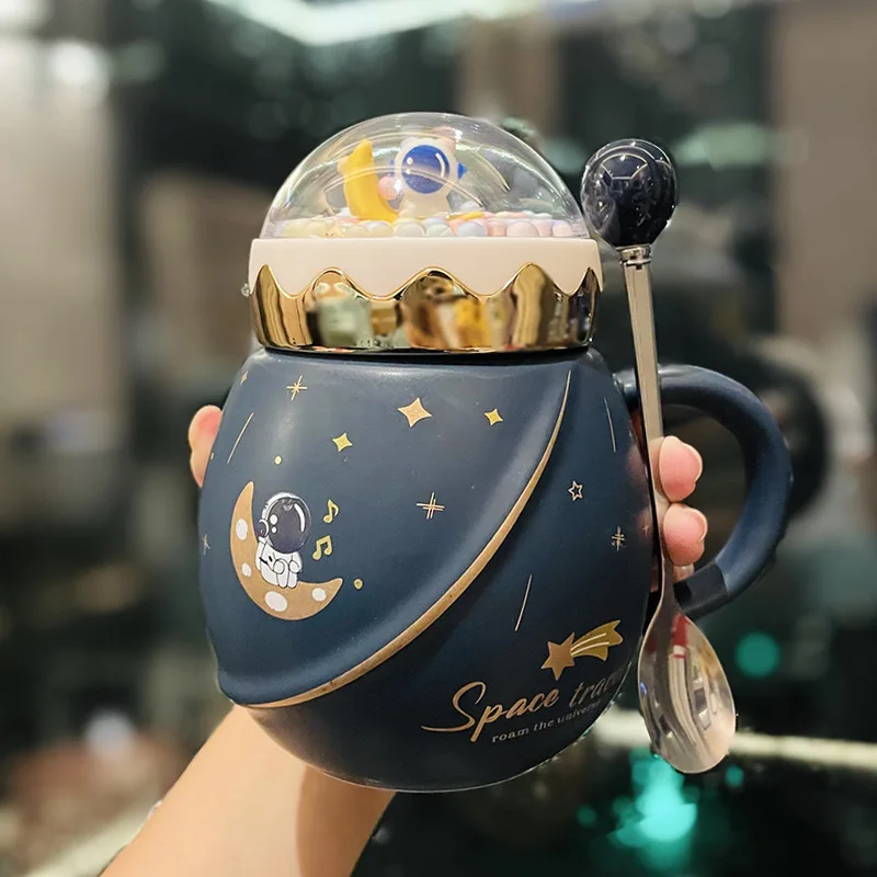 창의적인 우주 비행사 시리즈 우주 머그잔 뚜껑 포함 세라믹 스푼 커플 물 커피 우유 컵 여자 남자 친구 생일 선물