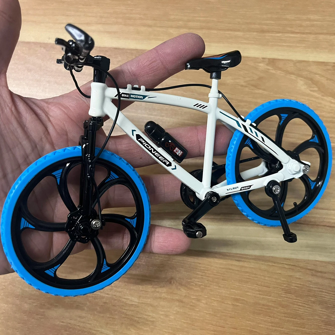 1-8-Mini-Model-Alloy-Bicycle-Diecast-White-and-Blue-Finger-Mountain ...