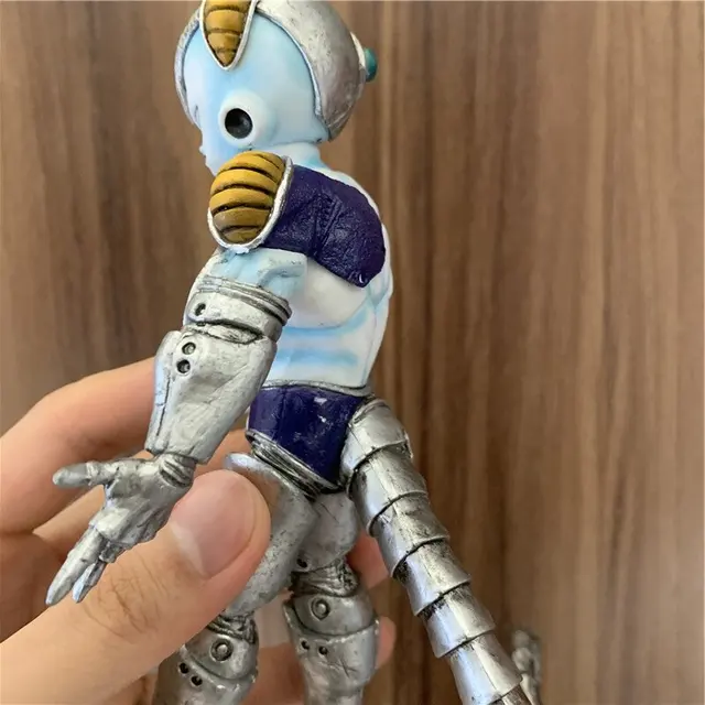 Mecha Frieza Figure