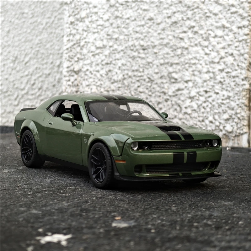 1-24-DODGE-Challenger-Hellcat-SRT-Alloy-Sports-Car-Model-Diecasts-Metal ...