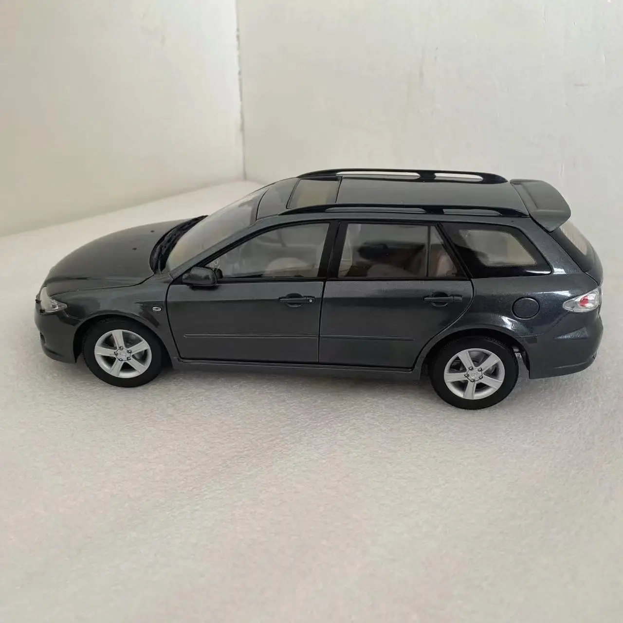 1-18-Scale-Faw-Mazda-Wagon-Classic-Gray-Car-Model-Die-cast-Metal-Toy ...
