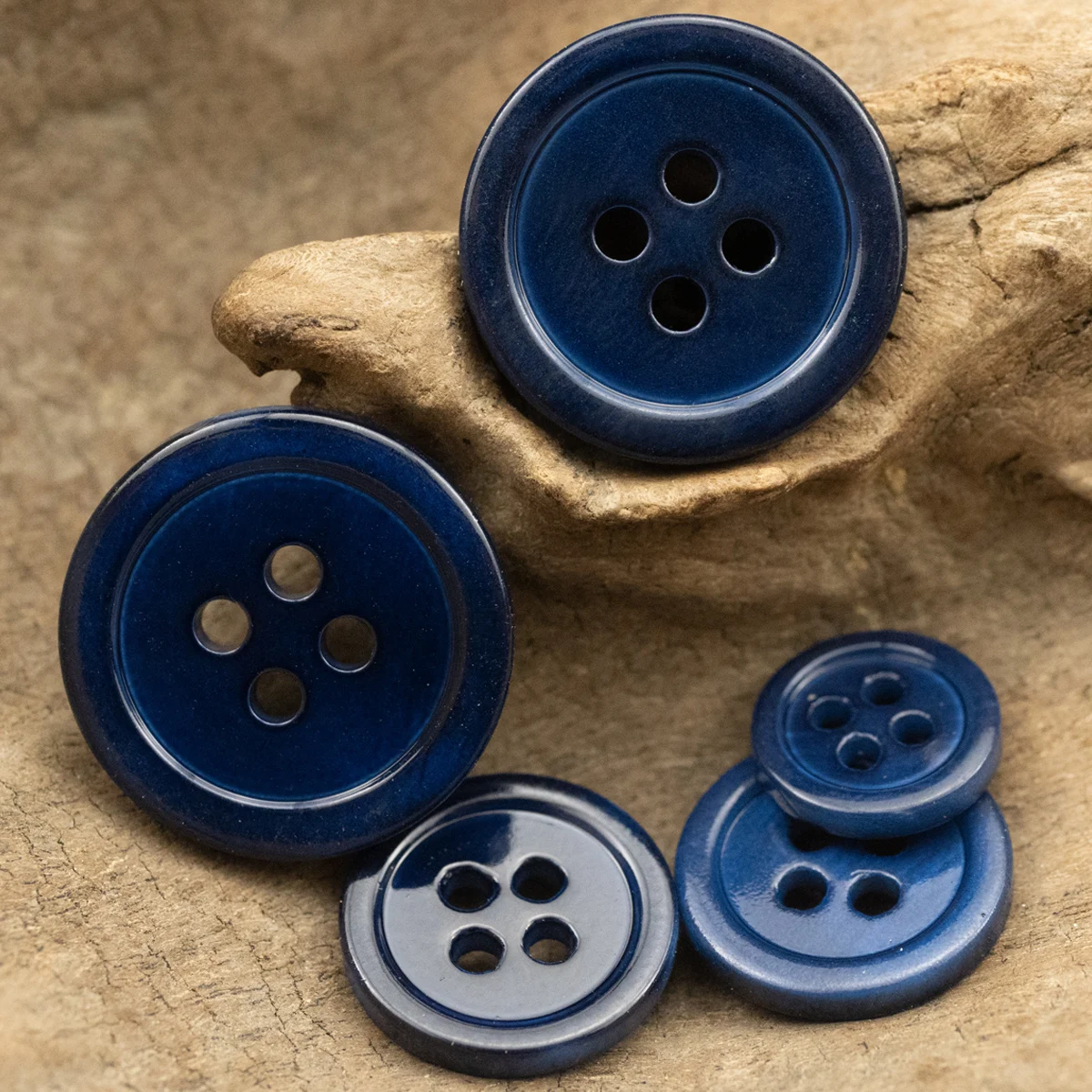 Painted Sea Blue Natural Shell Buttons For Clothing Shirt Suit Sweater ...