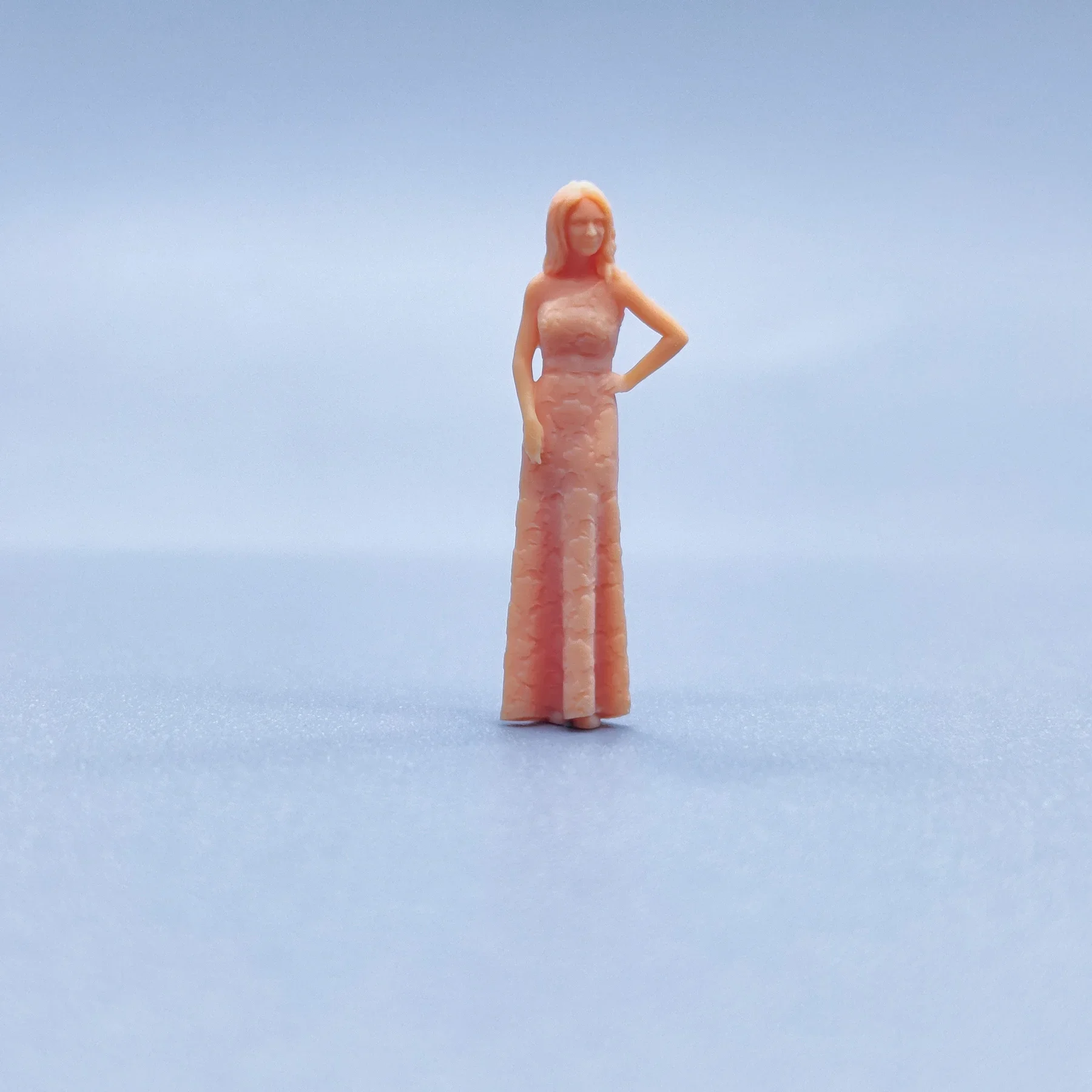 1-64-1-43-Figurines-Scale-Model-Resin-Women-standing-in-evening-dress ...