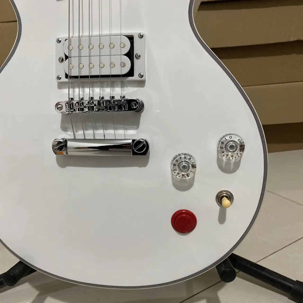 Buckethead Hand Size