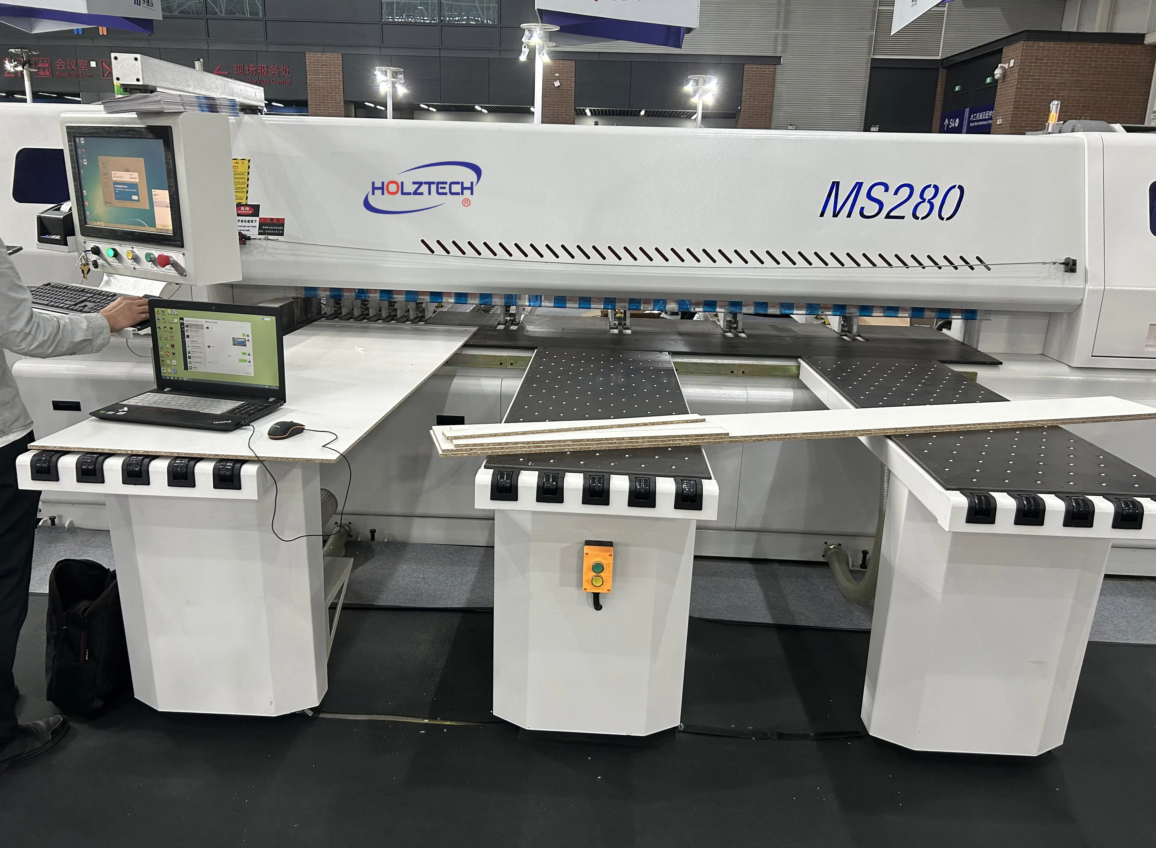 CNC-Panel-Saw-Cuttiing-Machine-Computer-Panel-Beam-Saw.jpg
