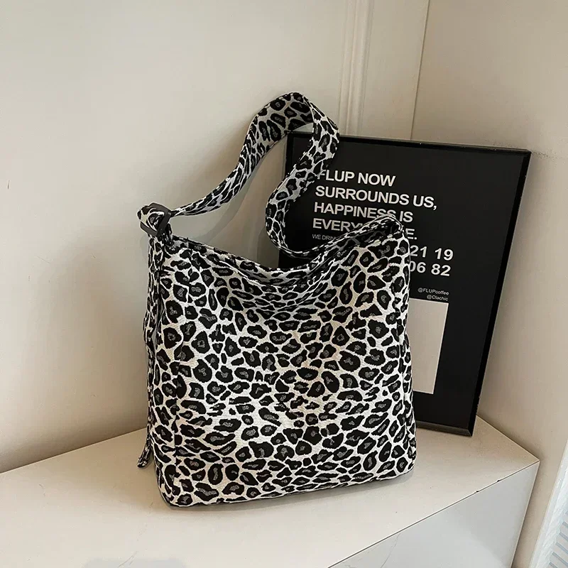 Bolsa-de-ombro-com-estampa-leopardo-feminina-vers-til-tiracolo-bolso-interior-com-z-per-grande.jpg