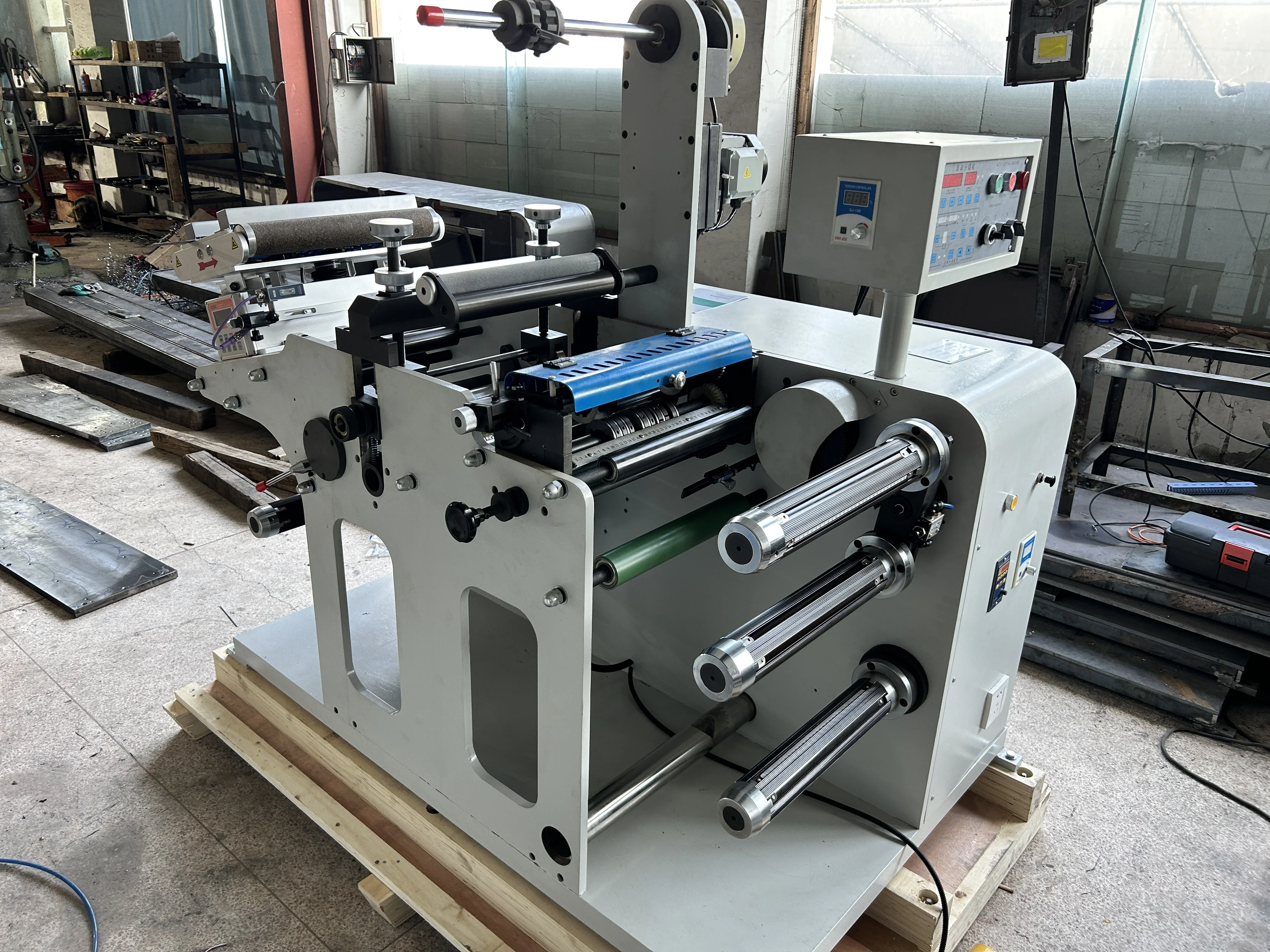 YG-320-Circular-Die-Cutting-Machine-with-Slitting-Machine-turret ...