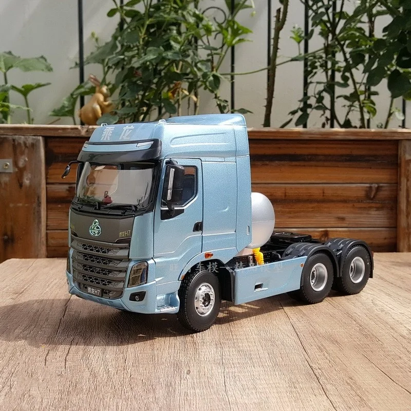 Alloy-Model-Decoration-1-24-Scale-Dongfeng-Chenglong-H7-LNG-Truck-Tractor-Diecast-Toy-Model-For.jpg