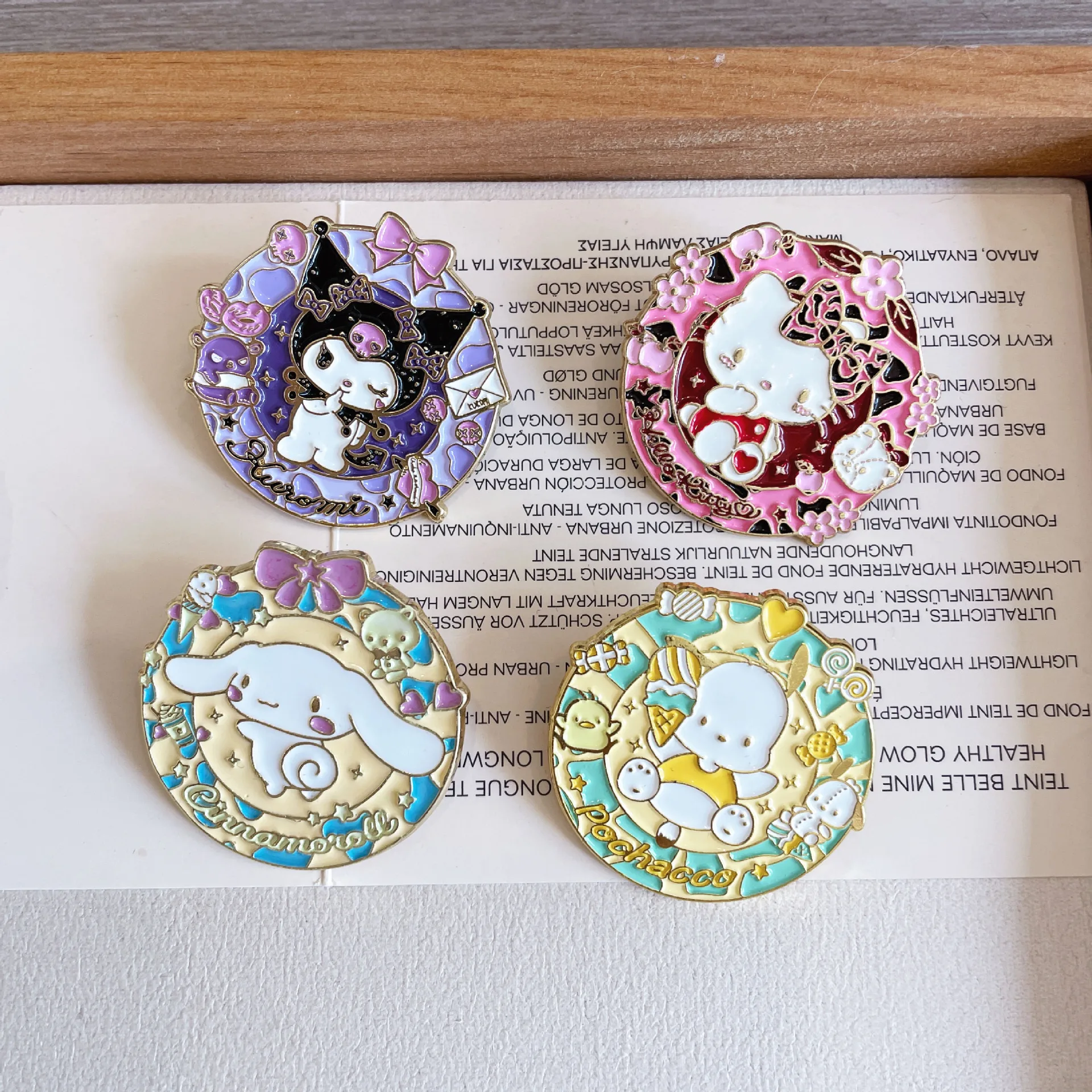 Sanrio-pimleri-Hello-Kitty-Badges-mi-rozetleri-bro-Metal-yaka-rozetleri ...