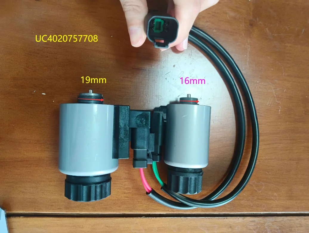 Solenoid-Valve-UC4020757708-Excavator-Parts.png
