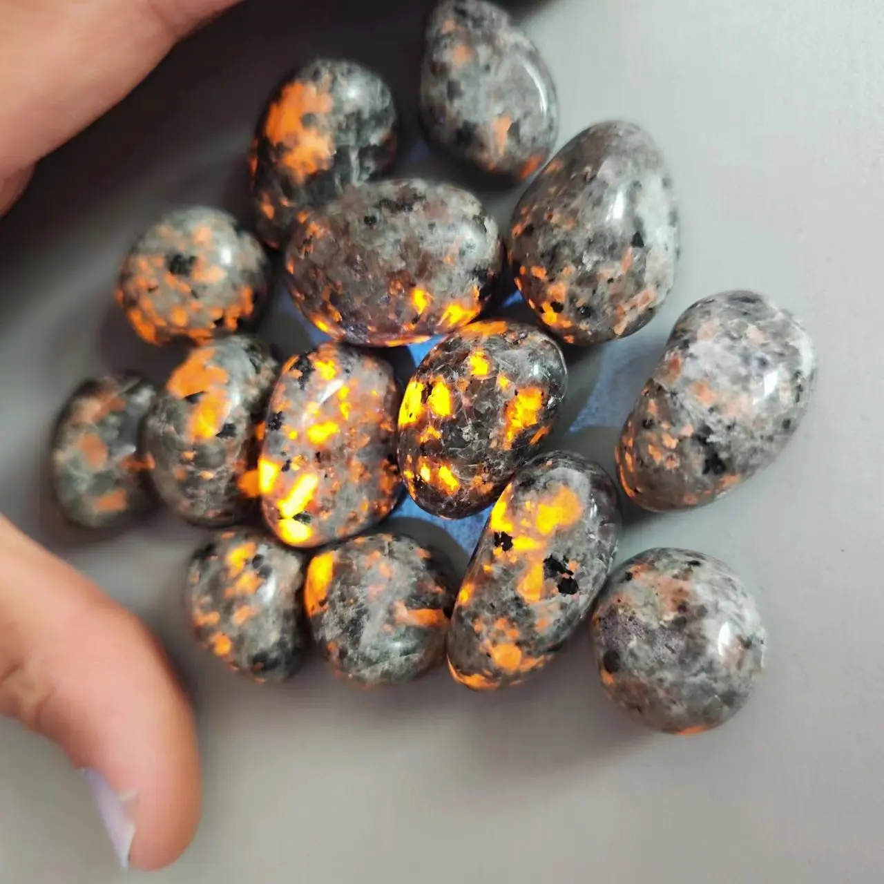 Piedra-Natural-brillante-yooperlitos-de-flamenco-que-brillan-bajo-los-rayos-UV-piedra-de-pulido ...