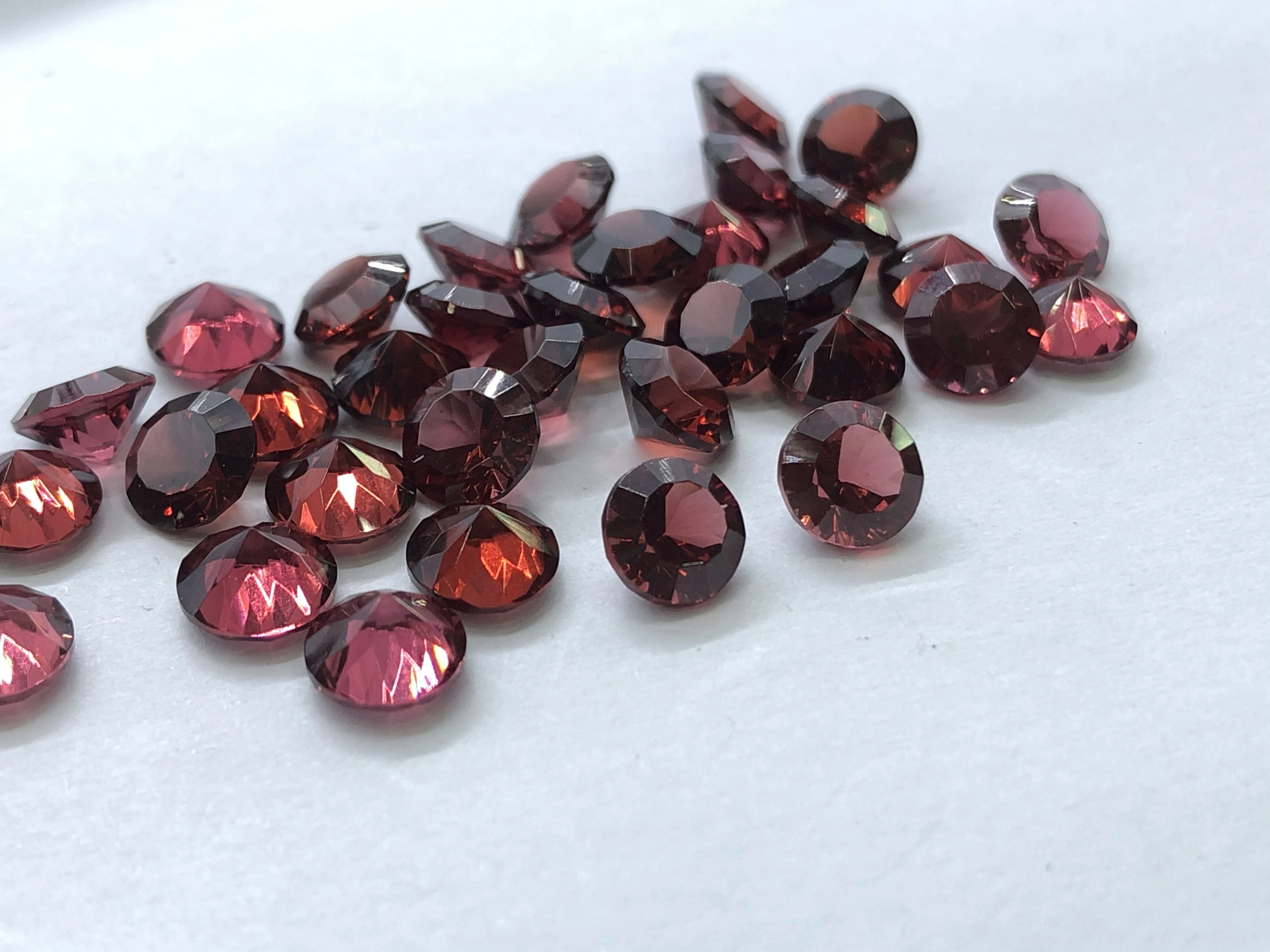 Natural-red-garnet-gemstone-round-brilliant-cut-factory-direct-sales-at ...