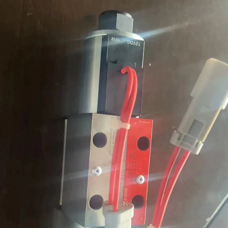 Hydraulic Solenoid Valve 1421468 2238181 For 416C 416D 420D 424B 424B ...